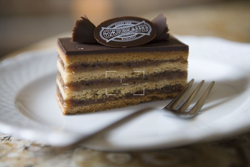 Budapest | Gerbeaud Schnitte Cake at Gerbeaud Cafe | 2007-07-12-013.tif