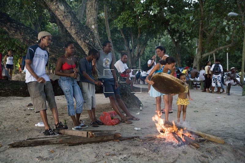 Seychelles | Heating Tanbour Moutya Fire Drum | 2006-04-09-092.tif